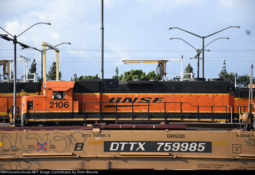 BNSF 2106